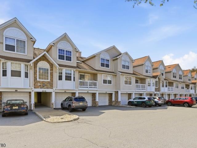 40 Loch Ln