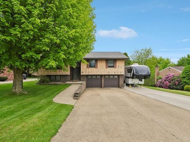40 Meadowcrest Dr, Cecil, PA 15321