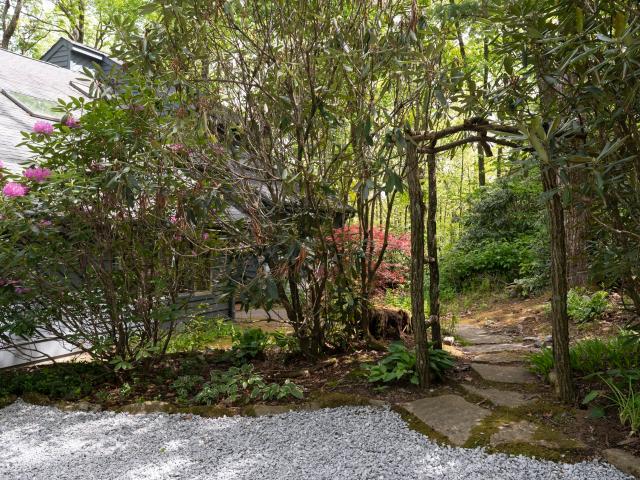 40 Moonbeam Place