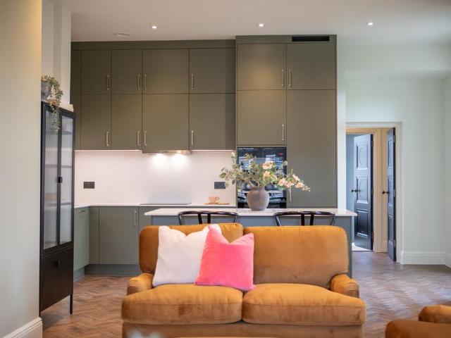 40 Moor Road, Headingley, Leeds, LS6 4BJ 3 bed apartment to rent £2,095 pcm £483 pw