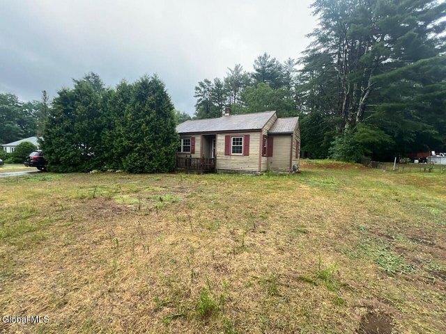 40 Mountain View Ln, Queensbury, NY 12804