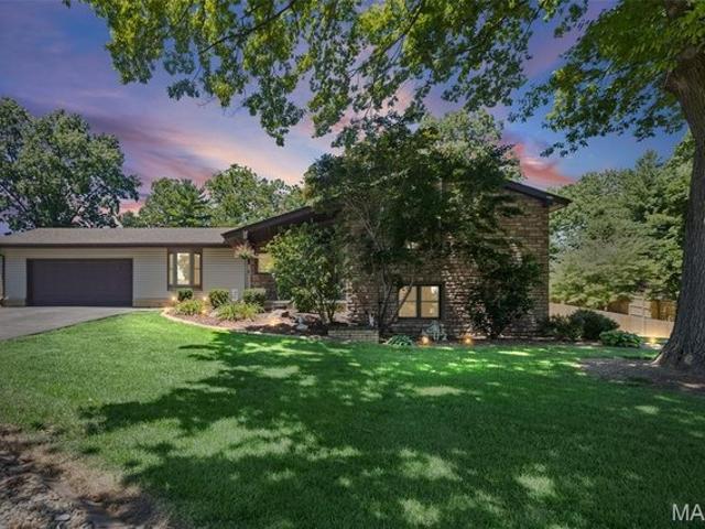 40 Orchard Hill Dr, Wood River, IL 62095
