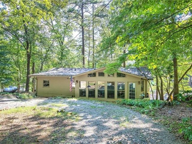 40 Oriole Dr SE, White, GA 30184