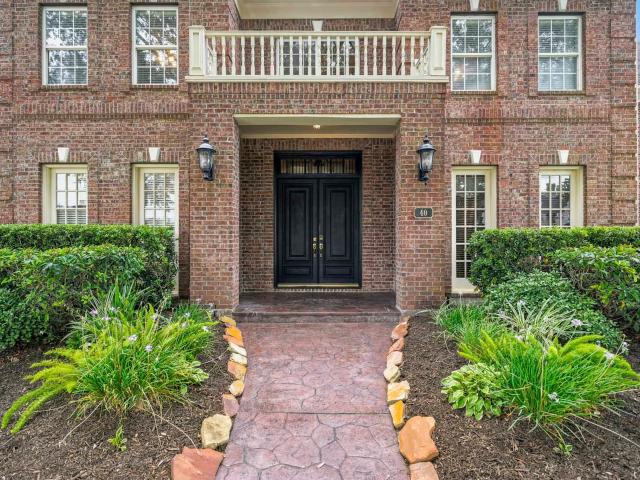 40 Palm Boulevard