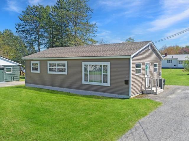 40 Paris Snow Dr, Caribou, ME 04736