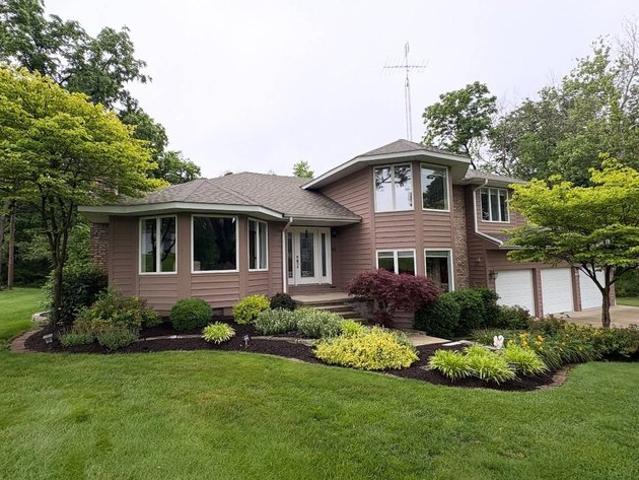 40 Park Ln, Fairfield, IL 62837