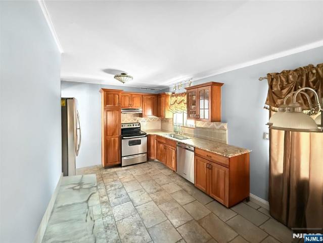 40 Pawnee Ave, Oakland, NJ 07436 | MLS #26003 | Compass