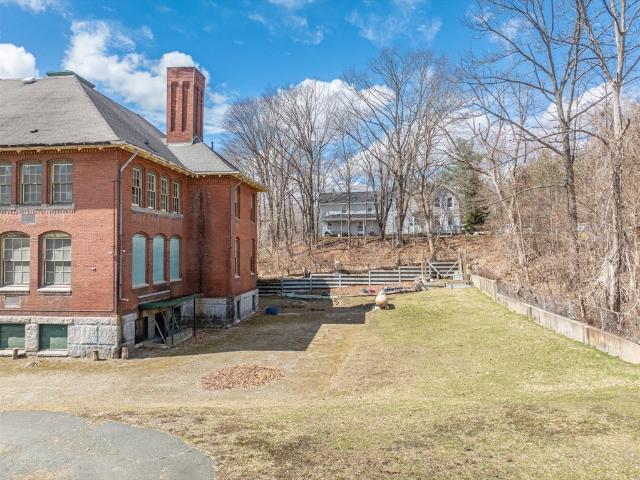 40 Pecks Rd