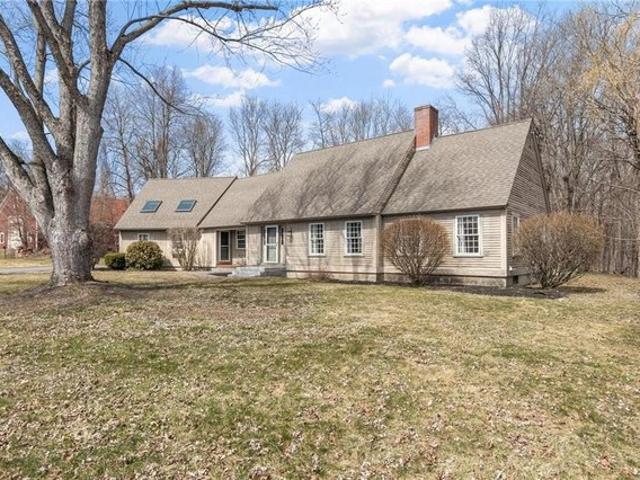 40 Pelham Dr, Fitchburg, MA 01420