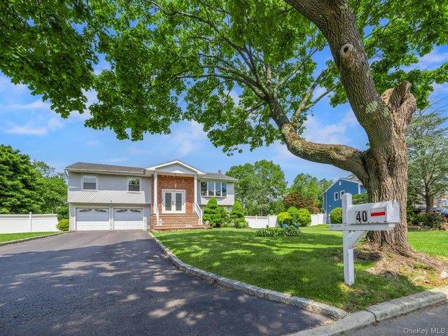 40 Peppermint Rd, Commack, NY 11725
