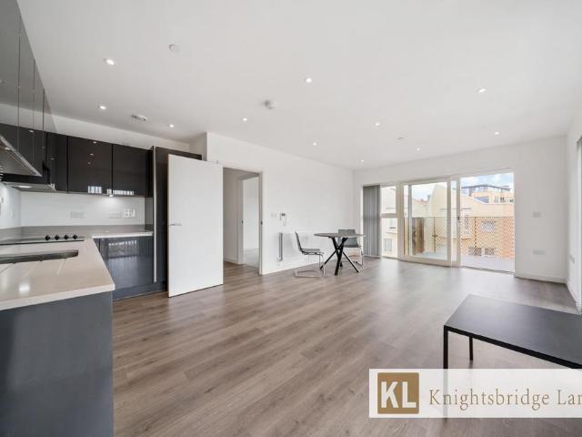 40 Perryfield Way, London NW9 2 bed apartment to rent £2,250 pcm £519 pw