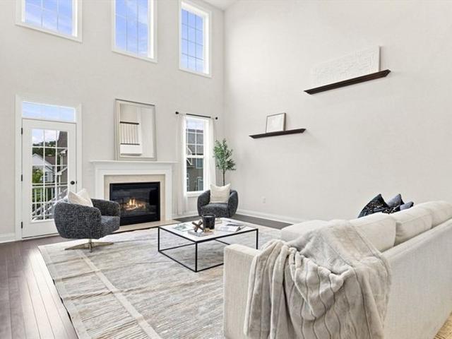 40 Phoebe St Unit 101, Methuen, MA 01844