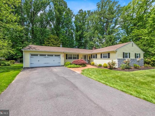 40 Pineknoll Drive