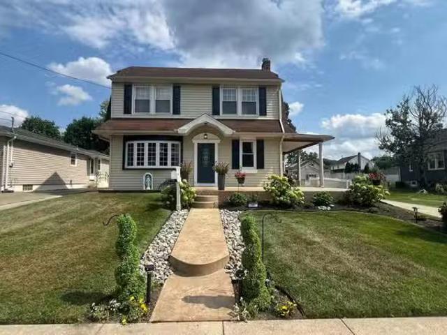40 POCAHONTAS RD, SOMERDALE, NJ 08083 Single Family Residence.