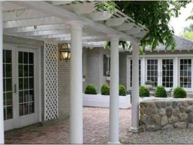 40 Pleasant St, Wenham, MA 01984