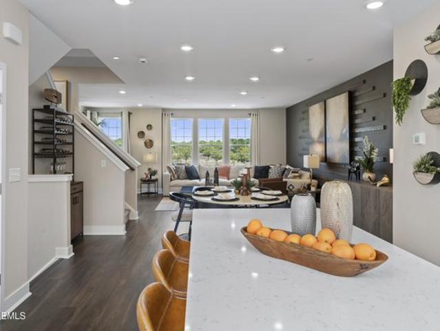 40 Primrose Ct, Manalapan, NJ 07726