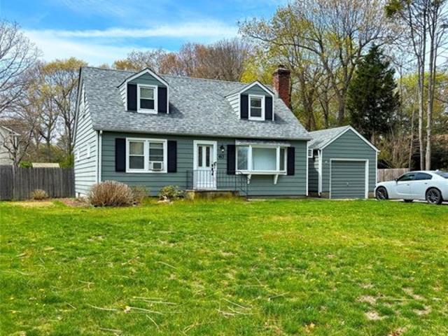40 Public Rd, Hauppauge, NY 11788