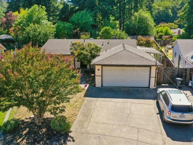 40 Queens Ct, Napa, CA 94558