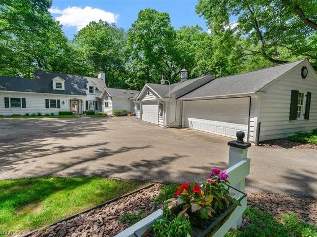40 Redfern Dr, Youngstown, OH 44505