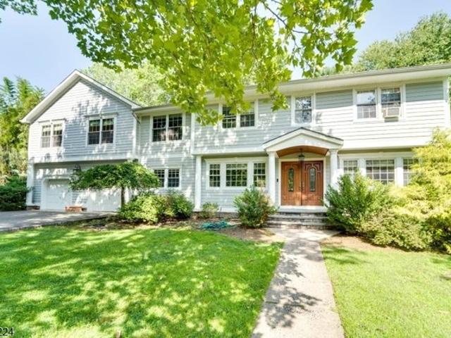 40 Rickland Rd, Old Tappan, NJ 07675