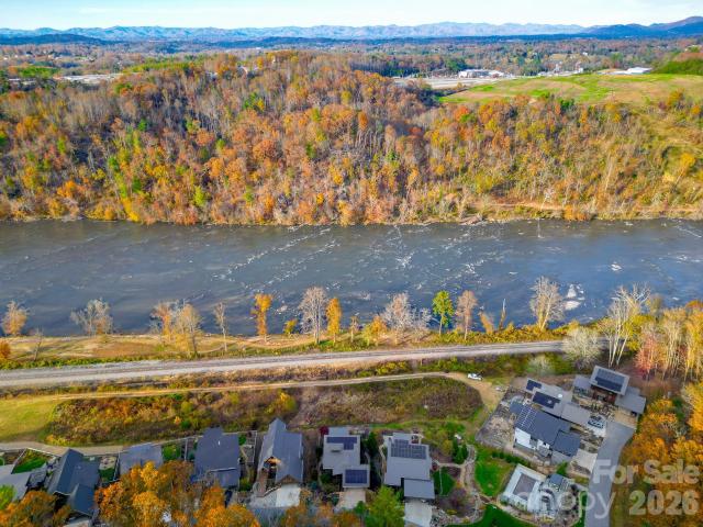 40 River Run, Asheville, NC 28804 | MLS #4319 | Compass