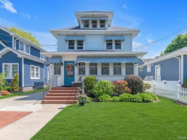 40 Rockville Ave, Rockville Centre, NY 11570