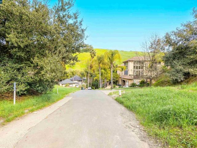 40 Rodrigues Ln