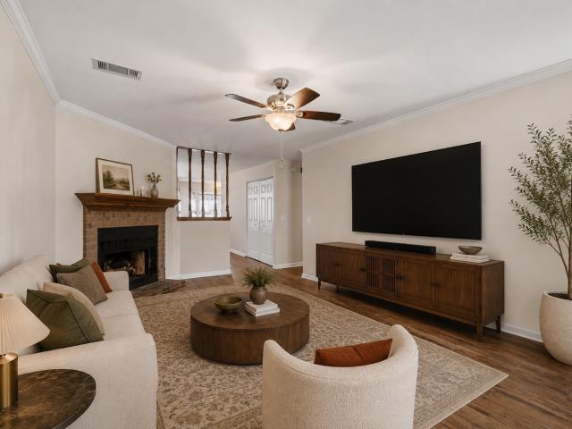 40 Rolling Meadows Dr