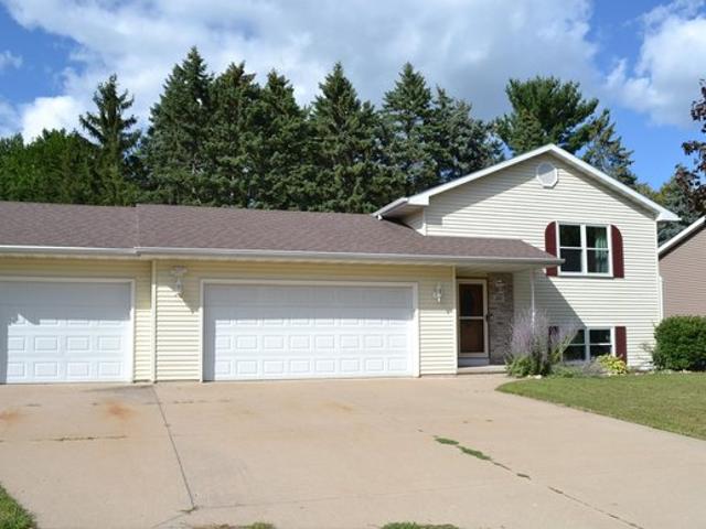40 Rolling Green Cir, Oshkosh, WI 54904