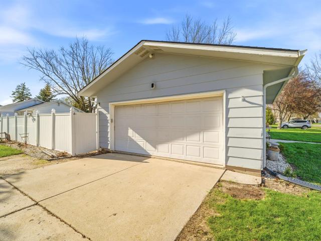 40 s pioneer parkway