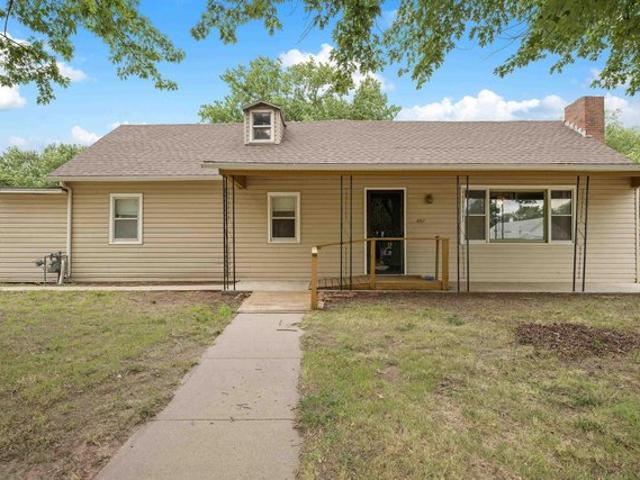 40 S 6th St, Sterling, KS 67579
