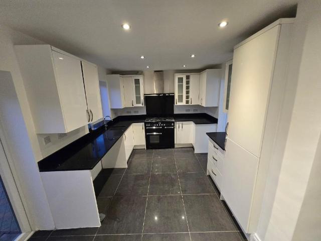 40 Sandhurst Drive, Seven Kings. 3 bed detached house to rent £2,795 pcm £645 pw
