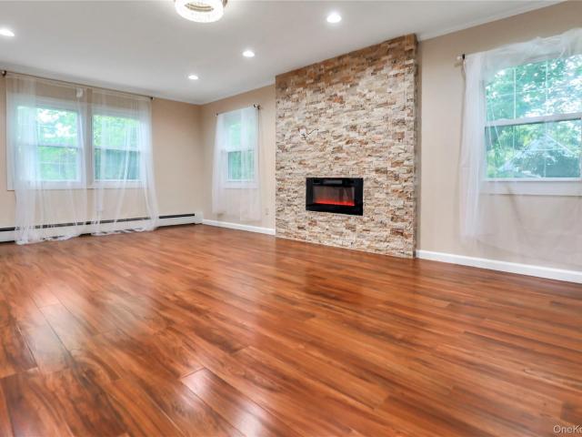 40 Seabrook Lane
