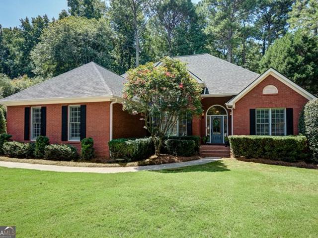40 Shoreline Dr, Newnan, GA 30263