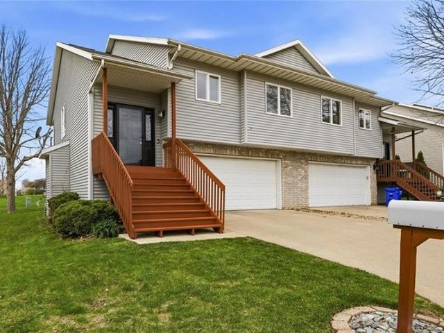 40 Shannon Dr, North Liberty, IA 52317