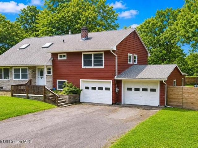 40 Simmons Dr, Woodstock, NY 12498