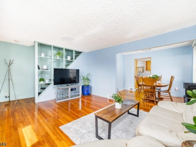 40 South Dr
