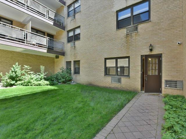 40 STONER Avenue 01