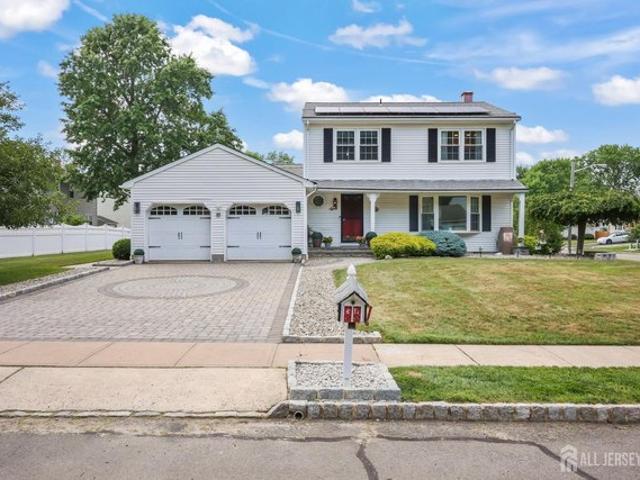 40 Staghorn Dr, North Brunswick, NJ 08902