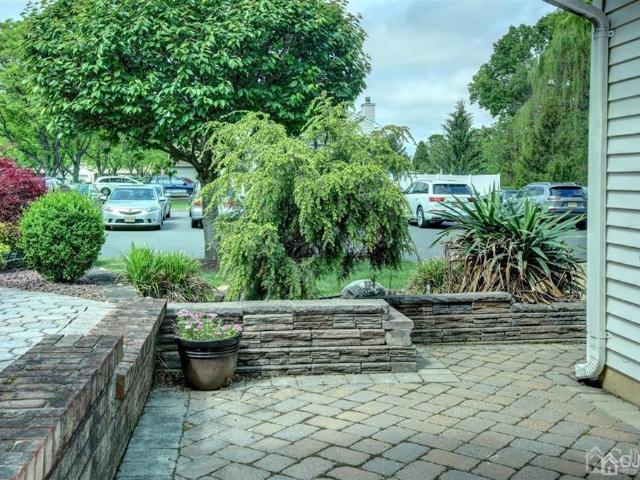 40 Staghorn Drive