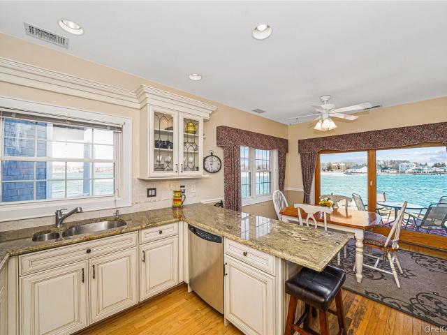40 Stirling Cove