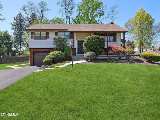 40 Stratford Dr, Manalapan, NJ 07726