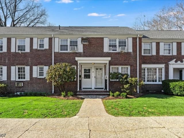 40A Meadowbrook Pl