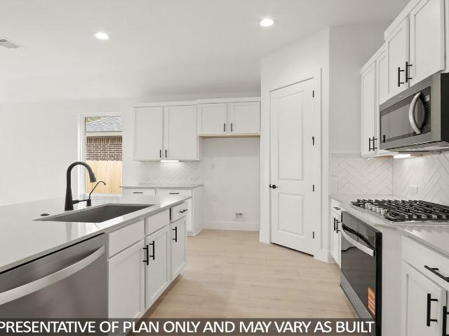 41045 Riverside Meadows Drive