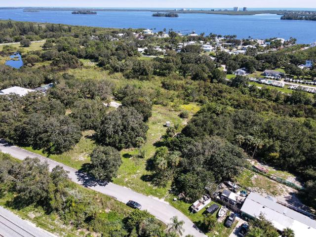 4104 Mariner Oaks Way, Fort Pierce, FL 34946 | MLS #B26009