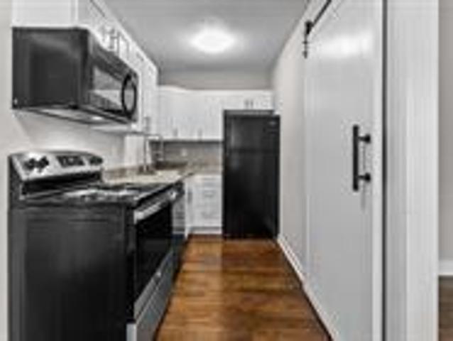 4104 Warwick 1 Bedroom Apartment for Rent at 4104 Warwick Blvd, Kansas City, MO 64111 Southmoreland