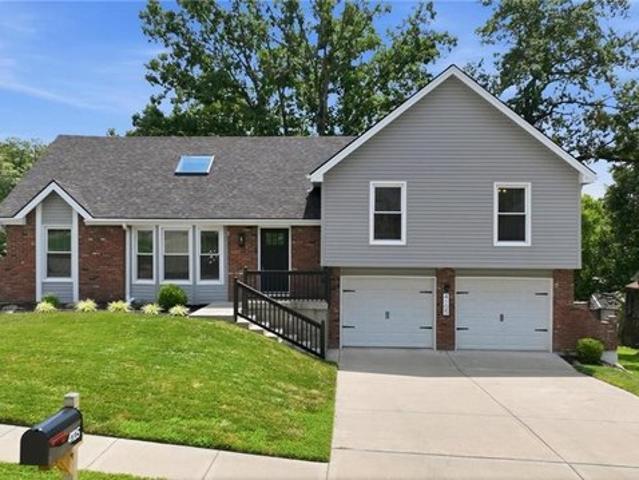 4105 NW 74th St, Kansas City, MO 64151