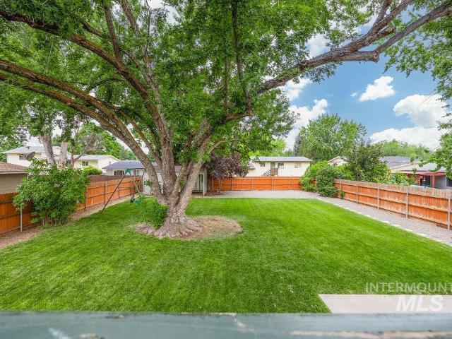 4105 N Liesel Place