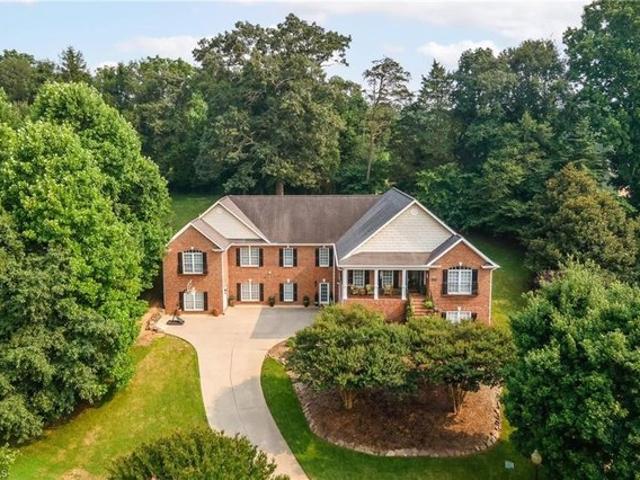 4105 Willow Knoll Ln, Winston Salem, NC 27106