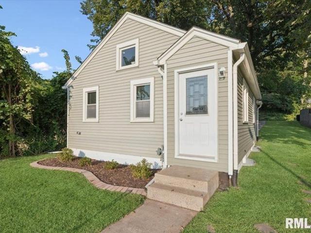 4105 11th St, Rock Island, IL 61201